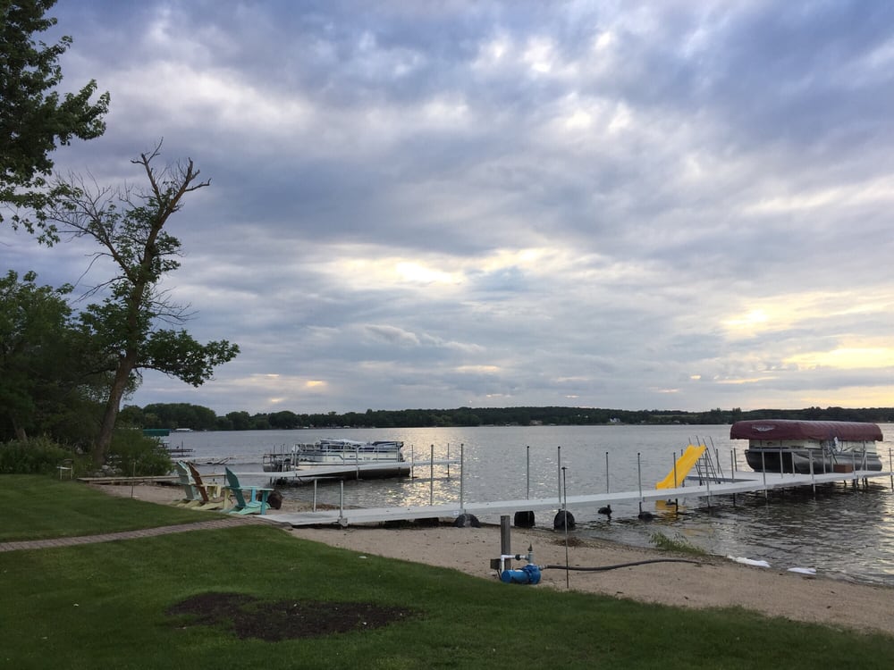 HOTEL SHOREHAM - 18 Reviews - Pizza - 24110 County Highway 22, Detroit ...