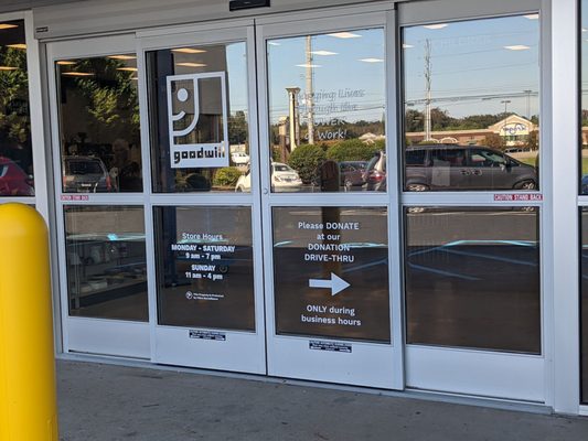 GOODWILL STORE AND DONATION CENTER - Updated October 2025 - 13 Photos ...