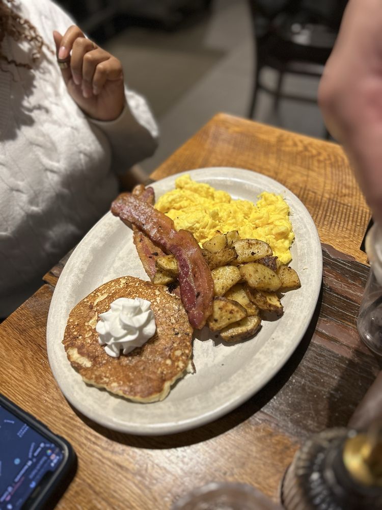 CAFE RAYMOND - Updated October 2025 - 560 Photos & 429 Reviews - 2009 ...