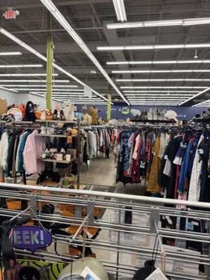 GOODWILL STORE & DONATION CENTER - Updated December 2025 - 19 Photos ...