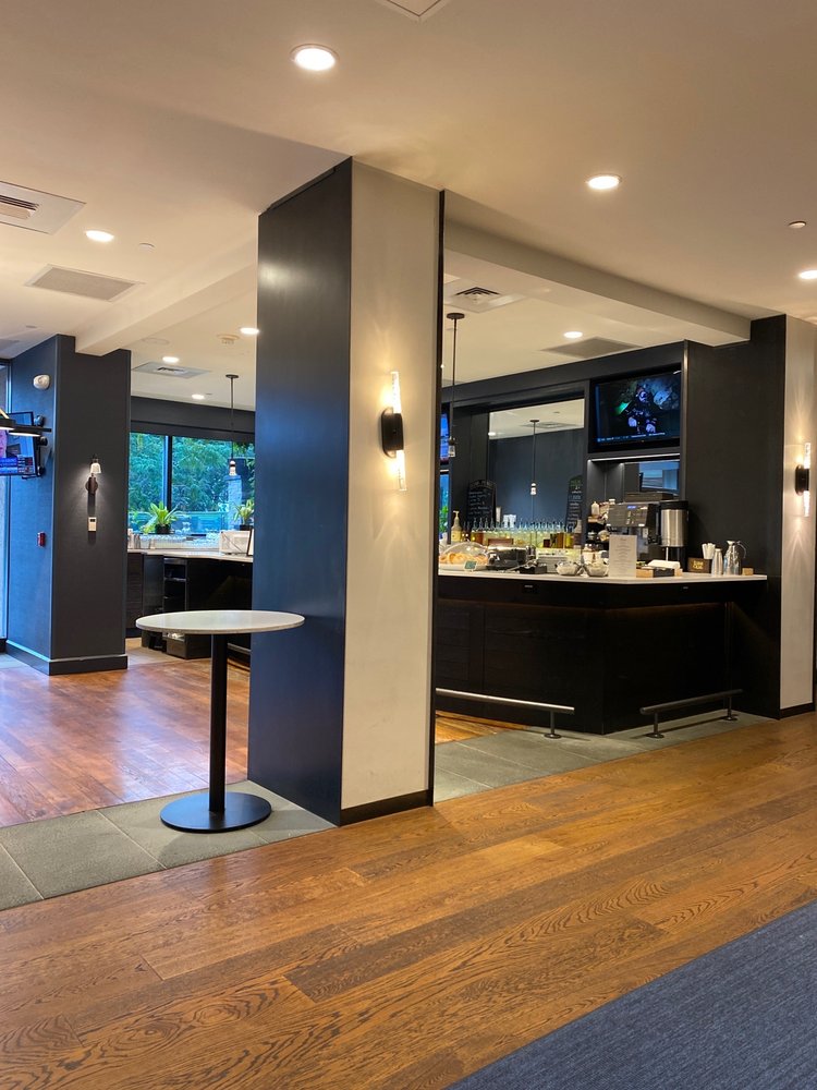 THE BEACON BAR & LOUNGE - Updated July 2025 - 60 Battery St, Burlington ...