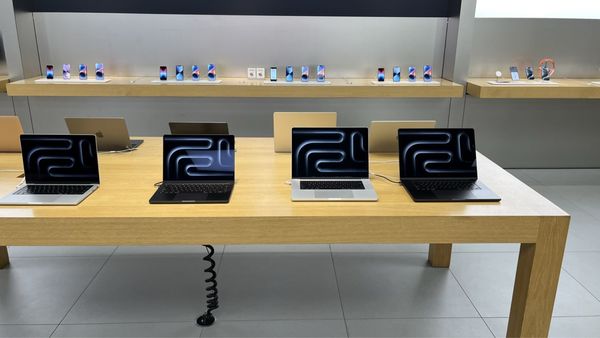 APPLE POLARIS FASHION PLACE - Updated December 2025 - 27 Photos & 110 ...