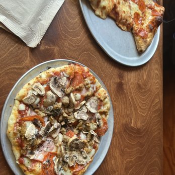 ZEEKS PIZZA - Updated August 2025 - 53 Photos & 98 Reviews - 2108 NE ...