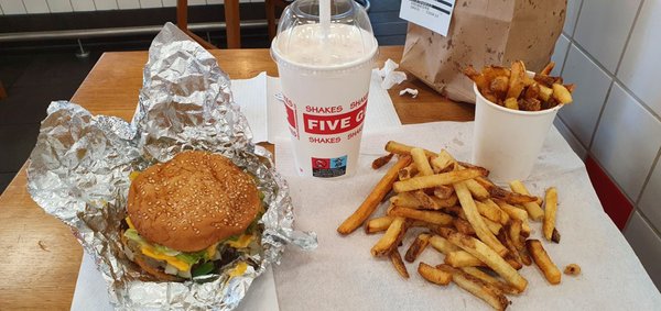 FIVE GUYS - Updated October 2025 - 31 Photos & 19 Reviews ...