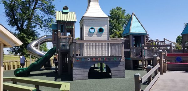 POSSIBILITY PLAYGROUND - Updated October 2025 - 23 Photos - 499 N Lake ...