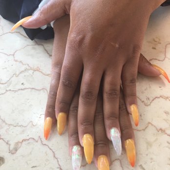 Touch nails store