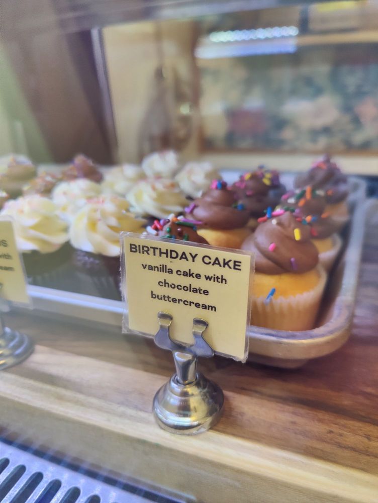 RABBIT HOLE - Updated November 2025 - 18 Photos - 404 SE 80th Ave ...