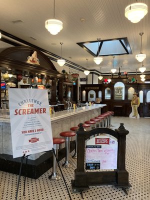 HUGGIN’ MOLLY’S - Updated October 2024 - 93 Photos & 82 Reviews - 129 ...