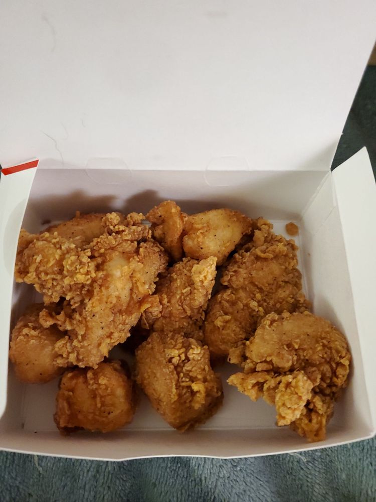 KFC - Updated September 2025 - 12 Reviews - 253 N Springboro Pike ...