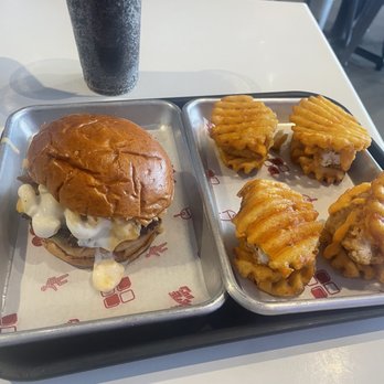 THE WAFFLE BUS - Updated July 2024 - 876 Photos & 730 Reviews - 1835 N ...