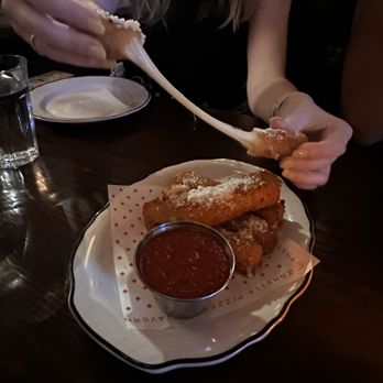 ZARELLA PIZZERIA & TAVERNA - Updated September 2025 - 317 Photos & 126 ...