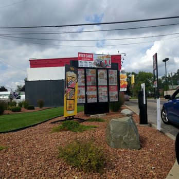 KFC - Updated December 2024 - 35 Photos - 14201 W 7 Mile Rd, Detroit ...