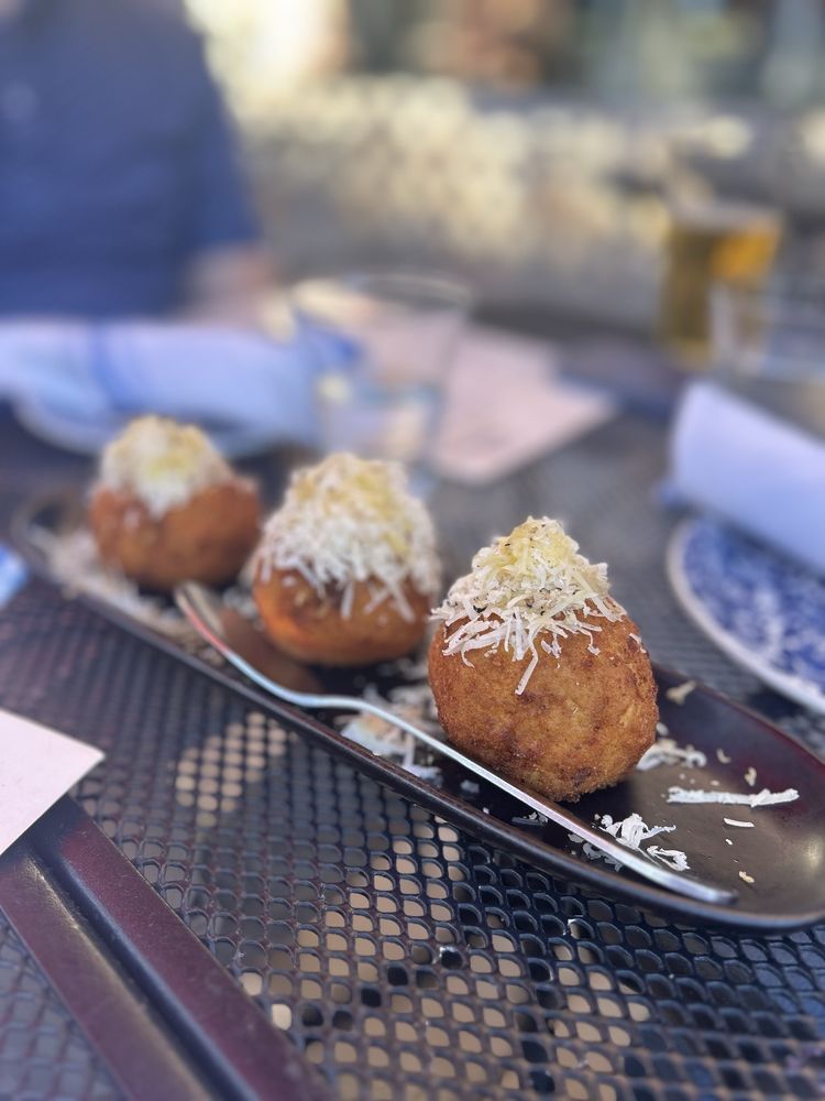 GALLUCCI PIZZERIA NAPOLETANA - Updated December 2025 - 230 Photos & 228 ...