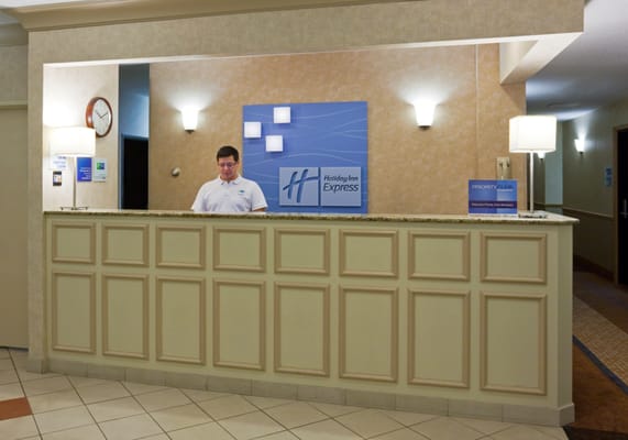 HOLIDAY INN EXPRESS FARGO-WEST ACRES - 21 Photos & 21 Reviews - 1040 ...