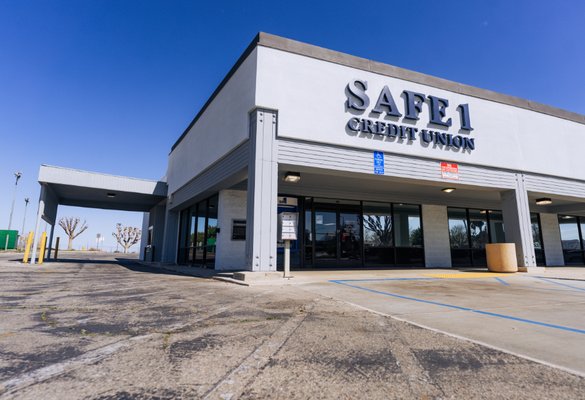 SAFE 1 CREDIT UNION - Updated December 2025 - 25 Photos - 1092 W Kern ...