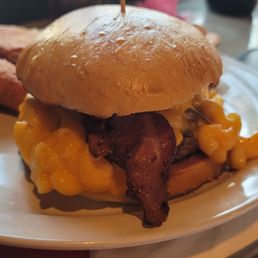 THE MAD APPLE BURGER & BILLIARD - Updated August 2025 - 70 Photos & 128 ...