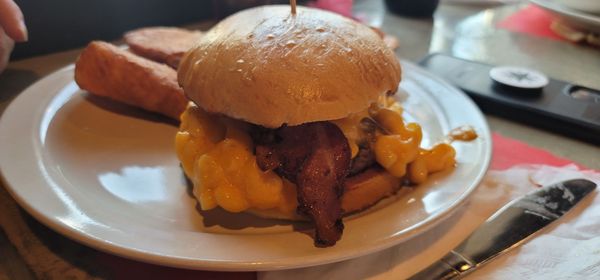 THE MAD APPLE BURGER & BILLIARD - Updated August 2025 - 70 Photos & 128 ...