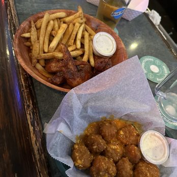 GATORS WING SHACK GRILL & PIZZERIA - Updated November 2025 - 236 Photos ...