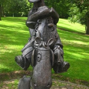 LOBEY DOSSER STATUE - Updated April 2024 - 13 Photos - Woodlands Road ...