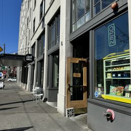 HOOD FAMOUS - Updated July 2025 - 1953 Photos & 542 Reviews - 504 5th ...