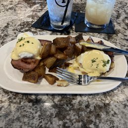 TAVERN AT THE ST CLAIR - Updated October 2025 - 80 Photos & 77 Reviews - 2413 Dr John Haynes Dr ...