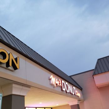 MAX’S DONUT SHOP - Updated December 2024 - 178 Photos & 341 Reviews ...