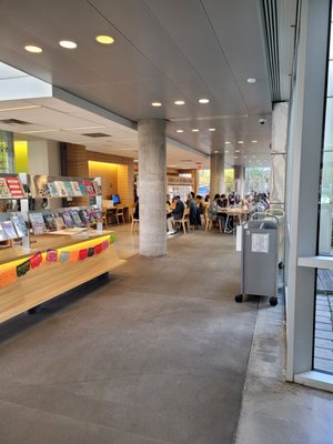 QUEENS PUBLIC LIBRARY - ELMHURST - Updated December 2025 - 92 Photos ...