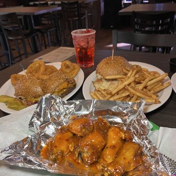 CHARLEYS PLACE - Updated October 2025 - 56 Photos & 52 Reviews - 4324 W ...