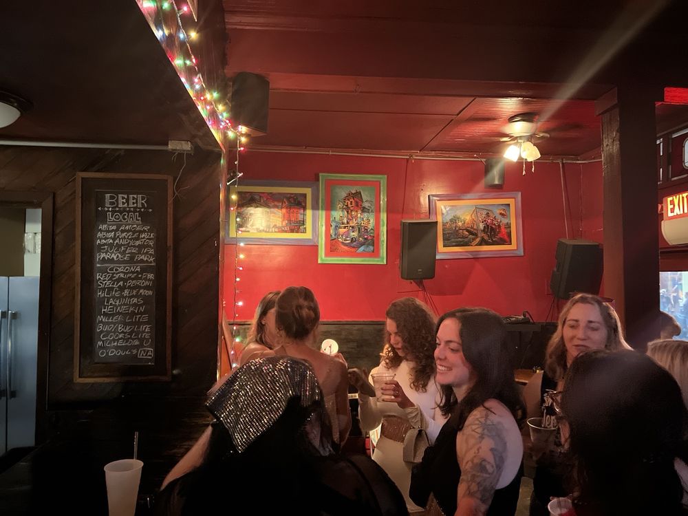 APPLE BARREL BAR - Updated November 2025 - 70 Photos - 153 Reviews ...