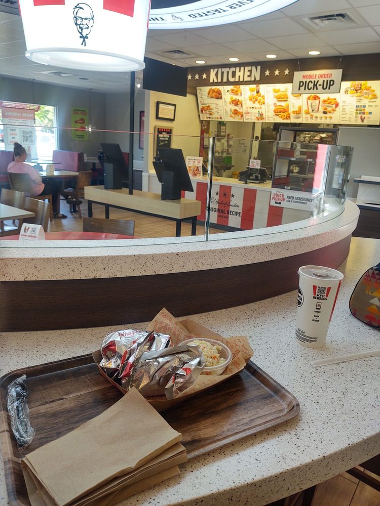 KFC - Updated November 2025 - 18 Reviews - 1400 S Blaine St, Moscow ...