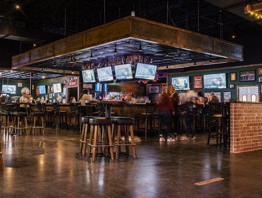 SCARY CANARY PUB - TOMBALL - Updated December 2025 - 13 Photos & 10 ...