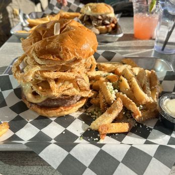 LOCK 29 MONT CLARE - Updated August 2025 - 92 Photos & 87 Reviews - 127 ...