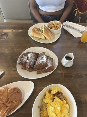 LAC BLEU BRUNCH CAFE - Updated May 2024 - 95 Photos & 64 Reviews - 3990 ...