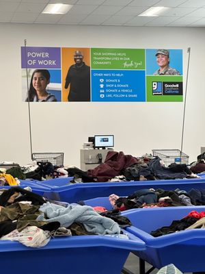 GOODWILL SOCAL RIVERSIDE WAREHOUSE CLEARANCE CENTER - Updated December ...