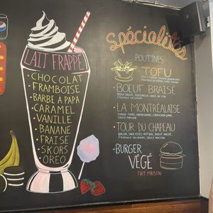 POUTINEVILLE - 633 Photos & 600 Reviews - 1365 Rue Ontario E, Montréal ...