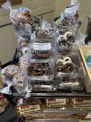 STRAUB’S FINE GROCERS - Updated December 2025 - 116 Photos & 128 ...