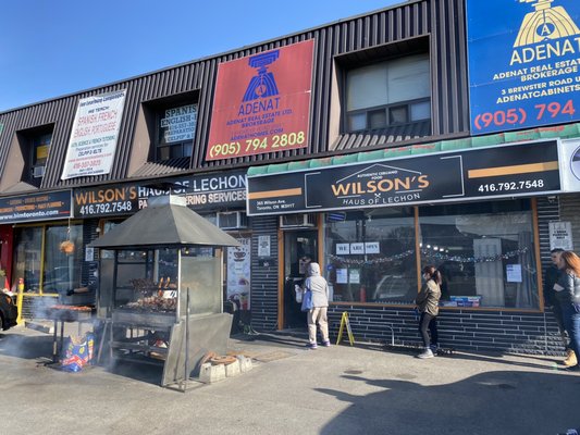 WILSON’S HAUS OF LECHON - 122 Photos & 32 Reviews - 365 Wilson Avenue ...