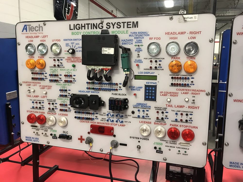 UNIVERSAL TECHNICAL INSTITUTE - AVONDALE - 30 Photos & 24 Reviews ...