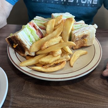 ALMOND TREE RESTAURANT & LOUNGE - Updated June 2024 - 58 Photos & 98 ...