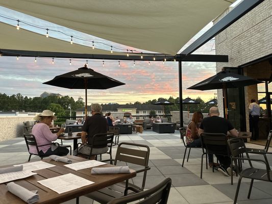 ROSE & CROWN TAVERN - 17 Photos & 11 Reviews - 1935 Powers Ferry Rd ...