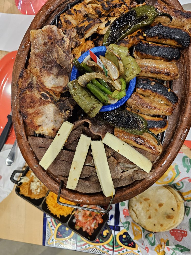 LA MEXICANADA - Updated July 2024 - 19 Photos - 17600 Yonge St ...