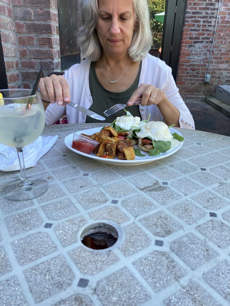 BEACON HOTEL RESTAURANT & LOUNGE - Updated September 2025 - 86 Photos ...