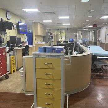 HOLY CROSS HOSPITAL - Updated November 2024 - 72 Photos & 312 Reviews ...