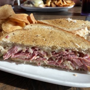 FINLEY’S IRISH PUB & EATERY - Updated May 2025 - 196 Photos & 188 ...