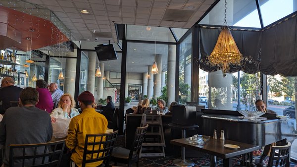 MAX’S OPERA CAFE - Updated August 2024 - 674 Photos & 1039 Reviews ...