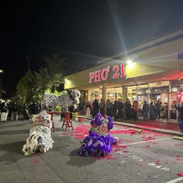 PHO 21 - Updated January 2026 - 2246 Photos & 1118 Reviews - 2569 S ...