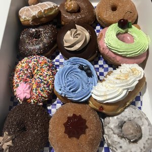 DG DOUGHNUTS - 1109 Photos & 364 Reviews - Bakeries - 29 W McKey St ...