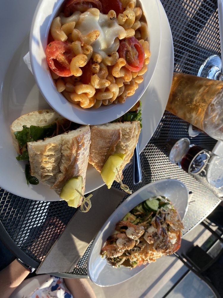 KINGFISHERS WATERFRONT BAR & GRILL - Updated June 2024 - 72 Photos & 87 ...