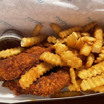 PRETTY BIRD HOT CHICKEN - DOWNTOWN - Updated June 2024 - 968 Photos ...