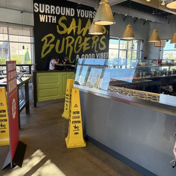 HELLO BISTRO - Updated October 2025 - 123 Photos & 134 Reviews - 701 ...